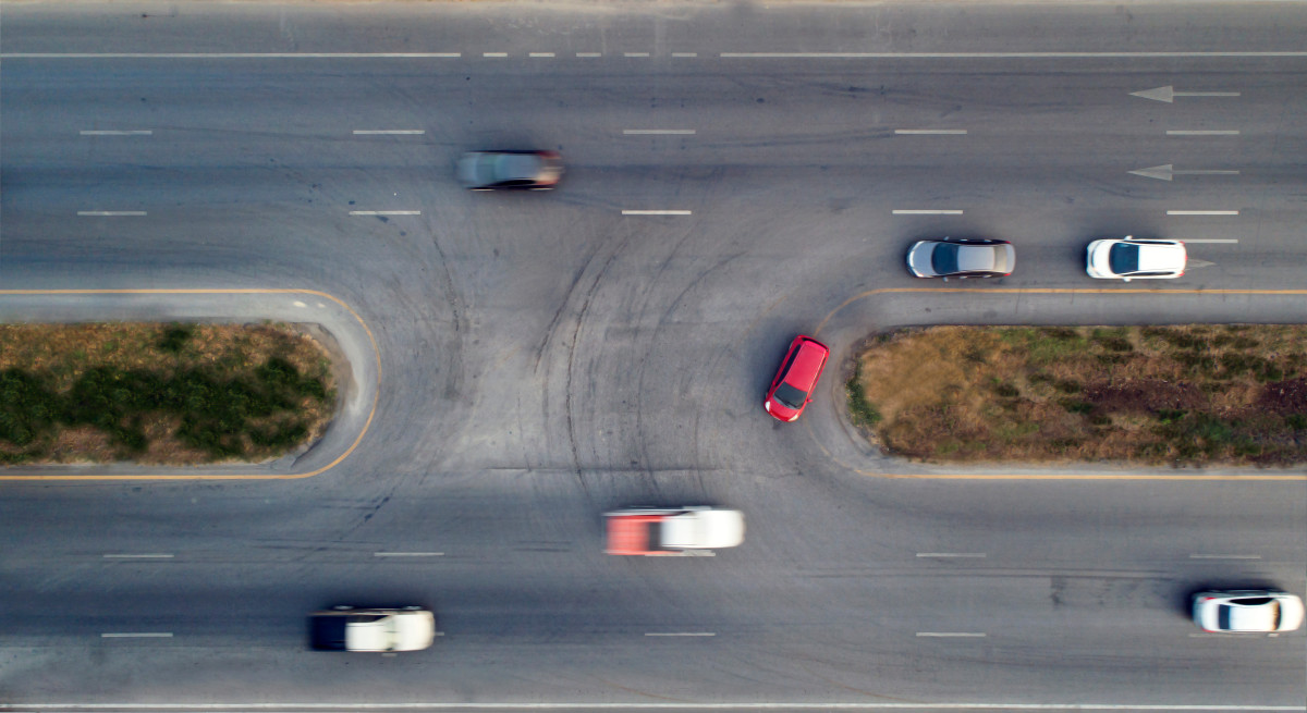 Driver Attempts to Make Insane U-turn and of Course It backfires - HubPages