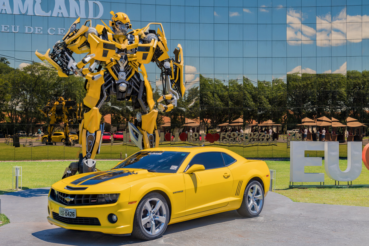 This Video of a Real Life Bumblebee Transformer Is Driving the Internet ...