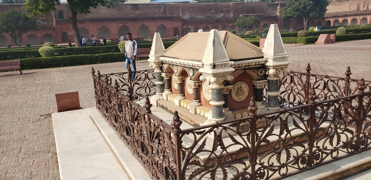 Fort Agra: The Red Fort Close to the Taj Mahal - WanderWisdom