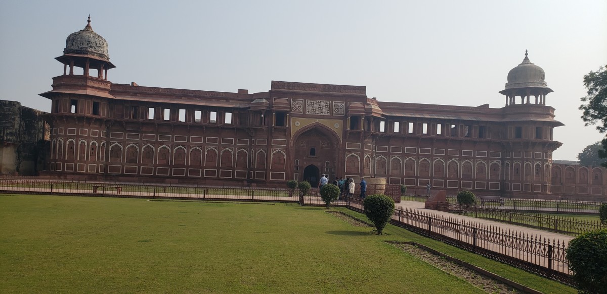 Fort Agra: The Red Fort Close to the Taj Mahal - WanderWisdom