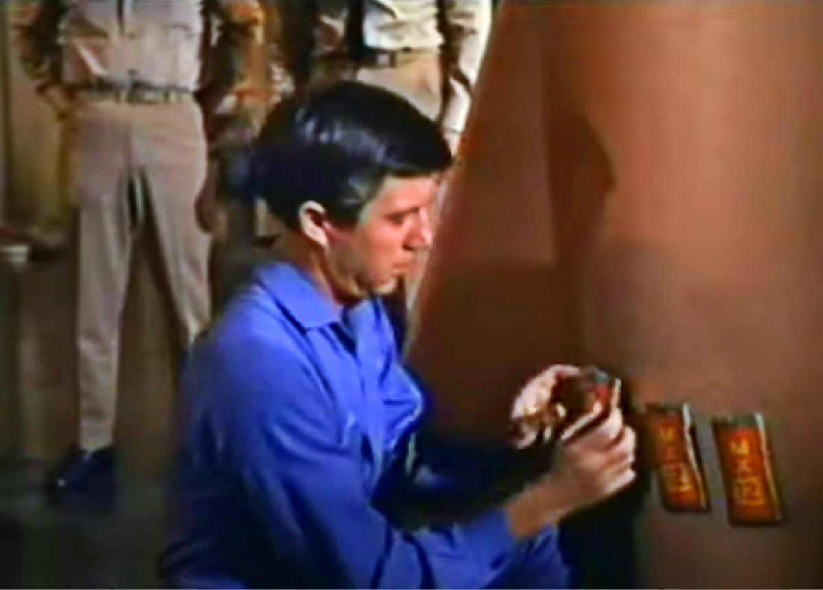 The Lobster Man, Voyage to the Bottom of the Sea, Aired 01/ 21/1968 ...