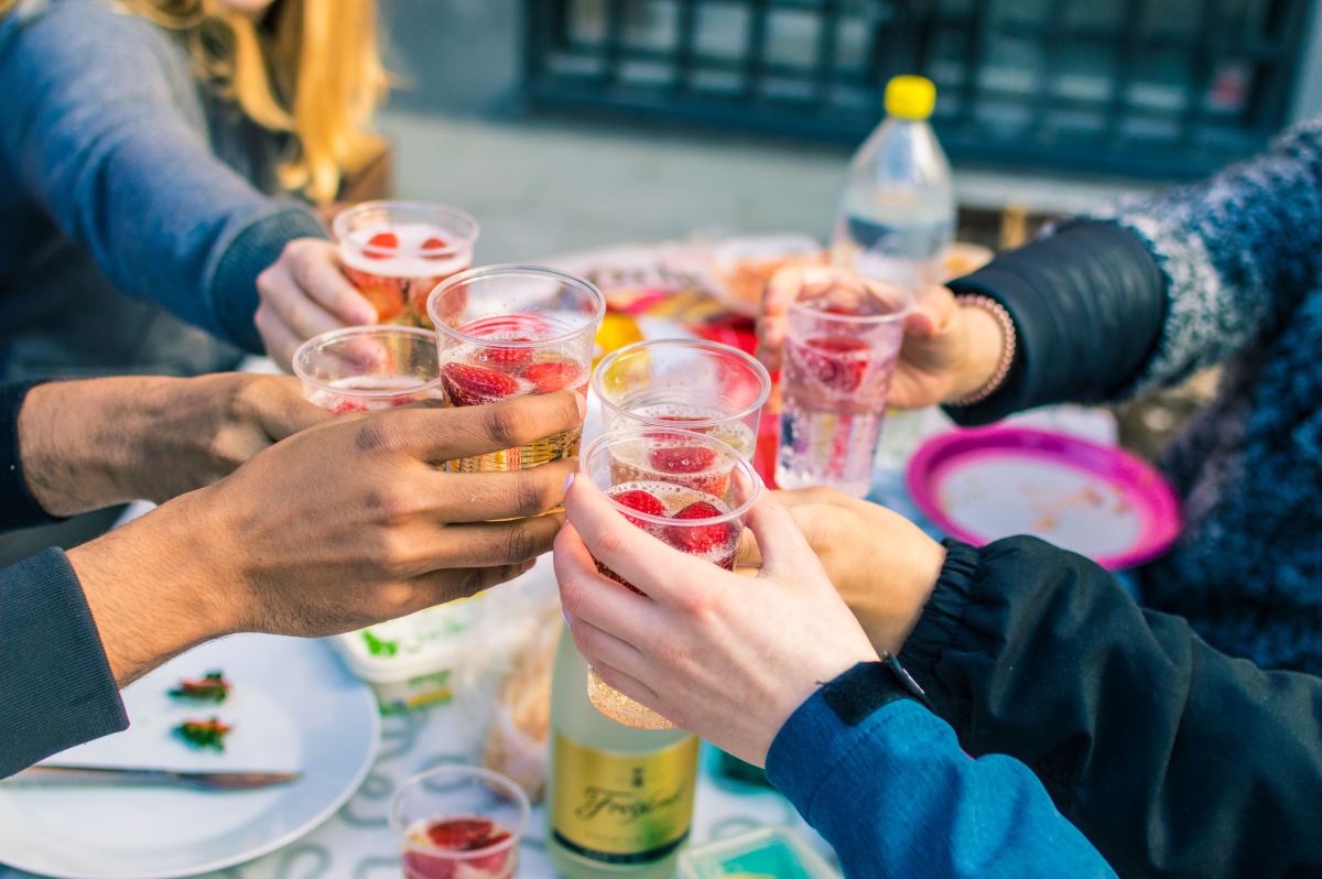7 Frugal (Yet Fun!) Games for Your Next College Party - HubPages