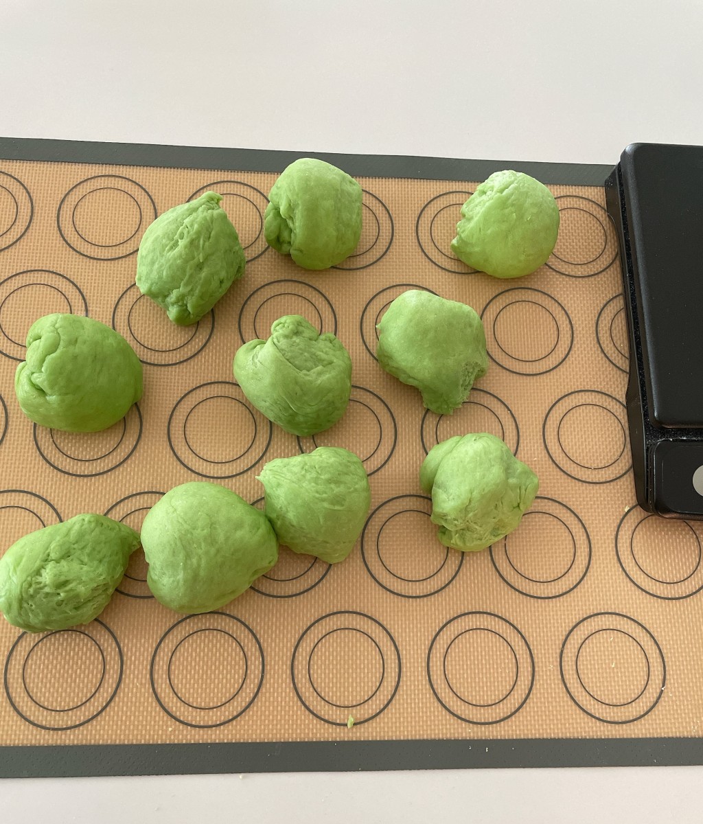 How to Make Soft and Fluffy Pandan Milk Rolls - HubPages