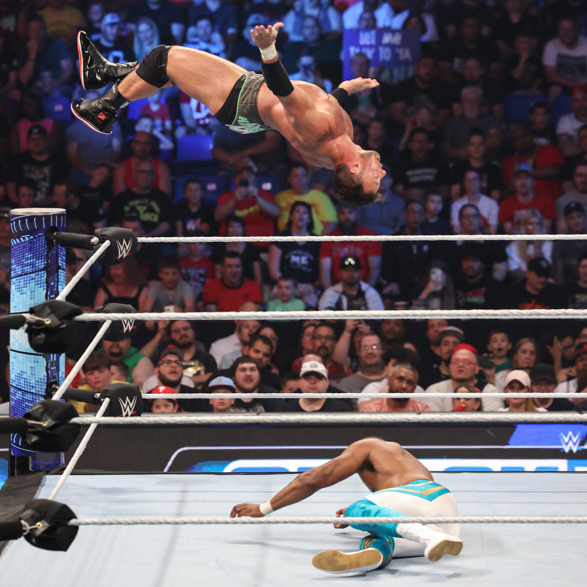 WWE Friday Night Smackdown Results: Roman Reigns 1,000 Day Celebration ...