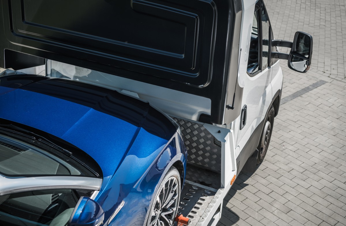 Shopper Notices His Car Is Being Repossessed, Hops in the Driver Seat ...