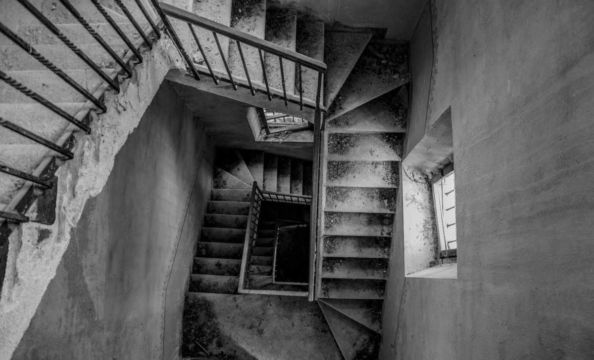 The Staircase in This Viral Video Is Literally Impossible - HubPages