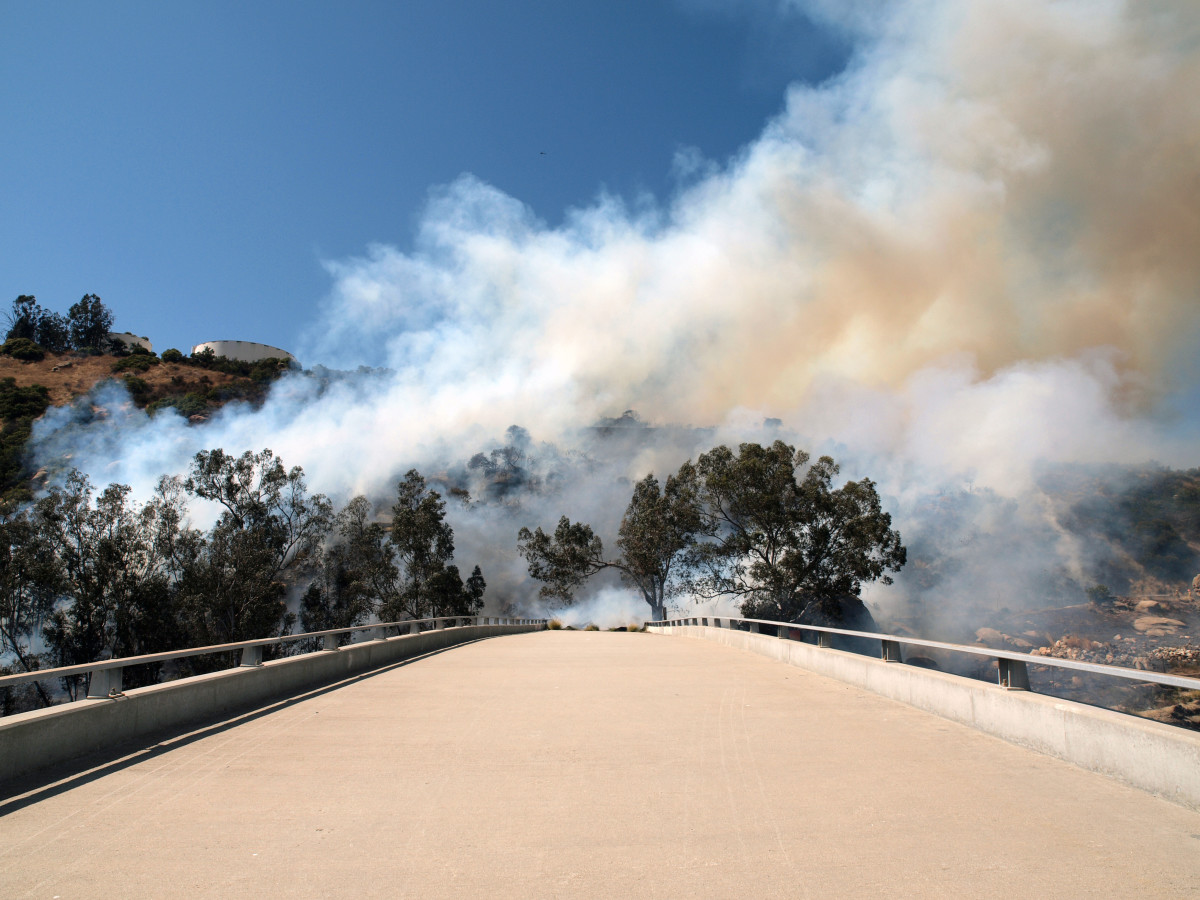 Footage Captures Fire Breaking Out on the Side of the Pennsylvania I-95 ...