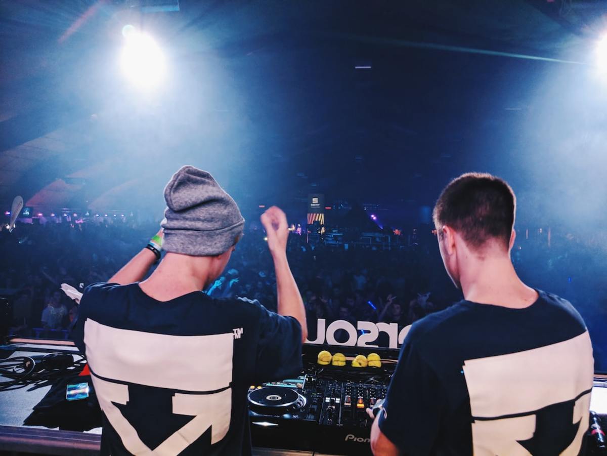 How to Become a DJ: A Comprehensive Guide - HubPages