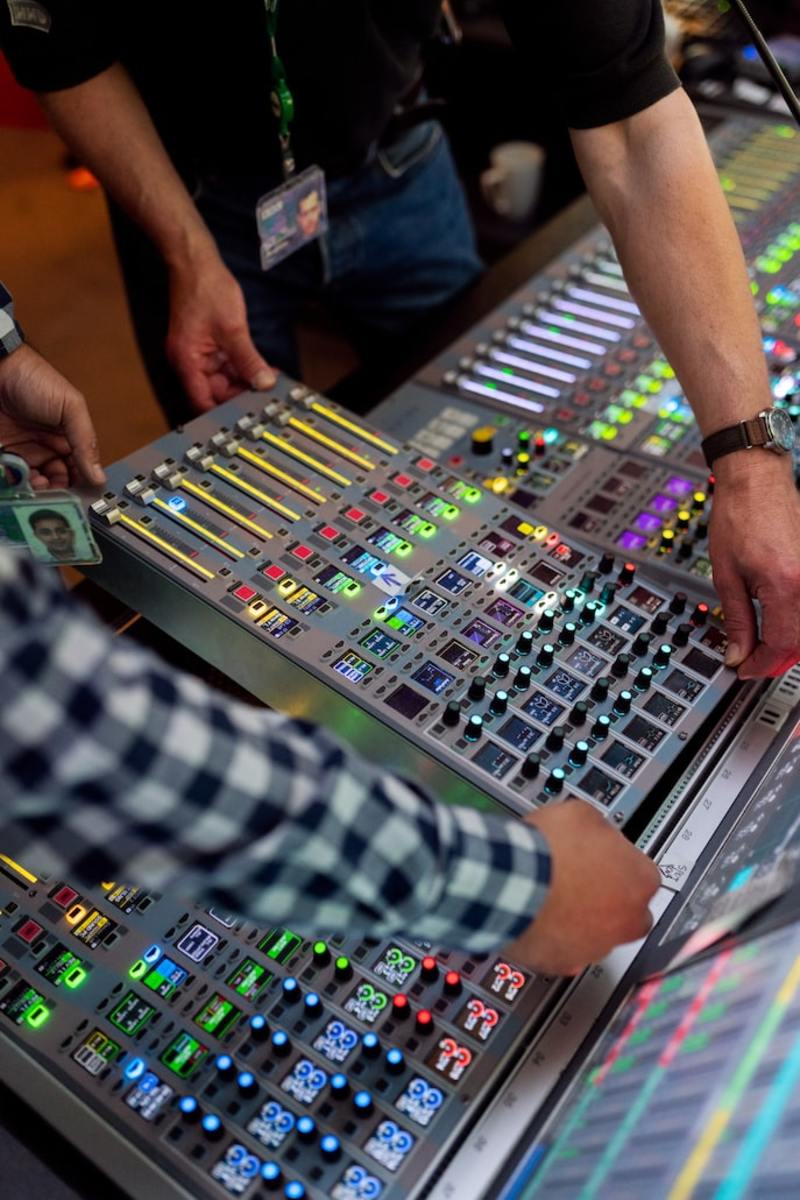 How to Become a DJ: A Comprehensive Guide - HubPages