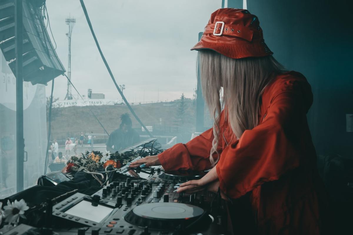 How to Become a DJ: A Comprehensive Guide - HubPages