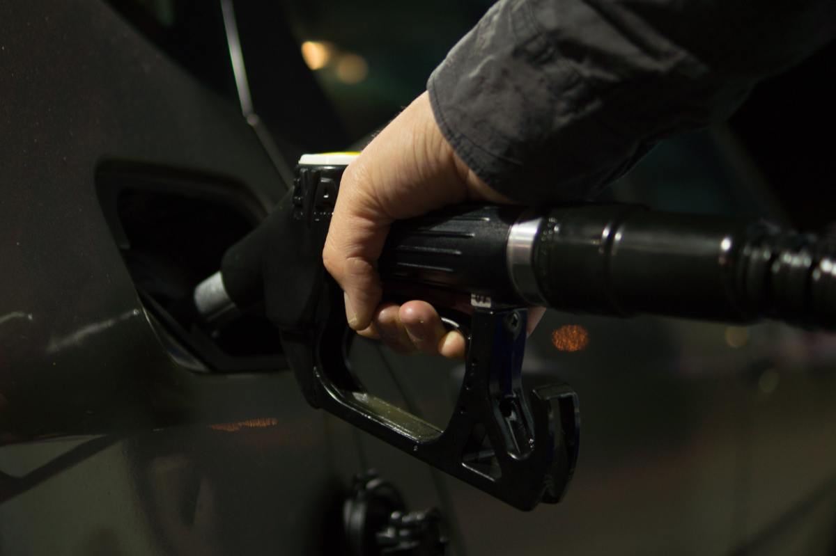 How Much a Gallon of Gas Weighs and Why It Matters - HubPages
