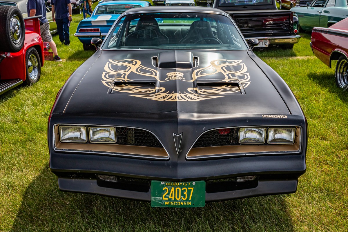 Pontiac Firebird Burnout Has the Internet Swooning - HubPages