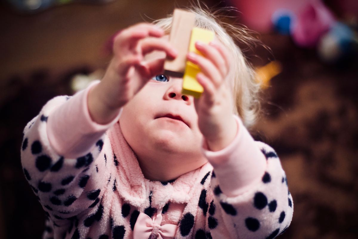 Toddler Sisters Seem Very Sorry About Paper Towel Mess - WeHaveKids News