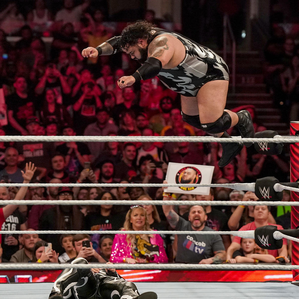 WWE Monday Night Raw: World Heavyweight Champion Seth "Freakin" Rollins ...