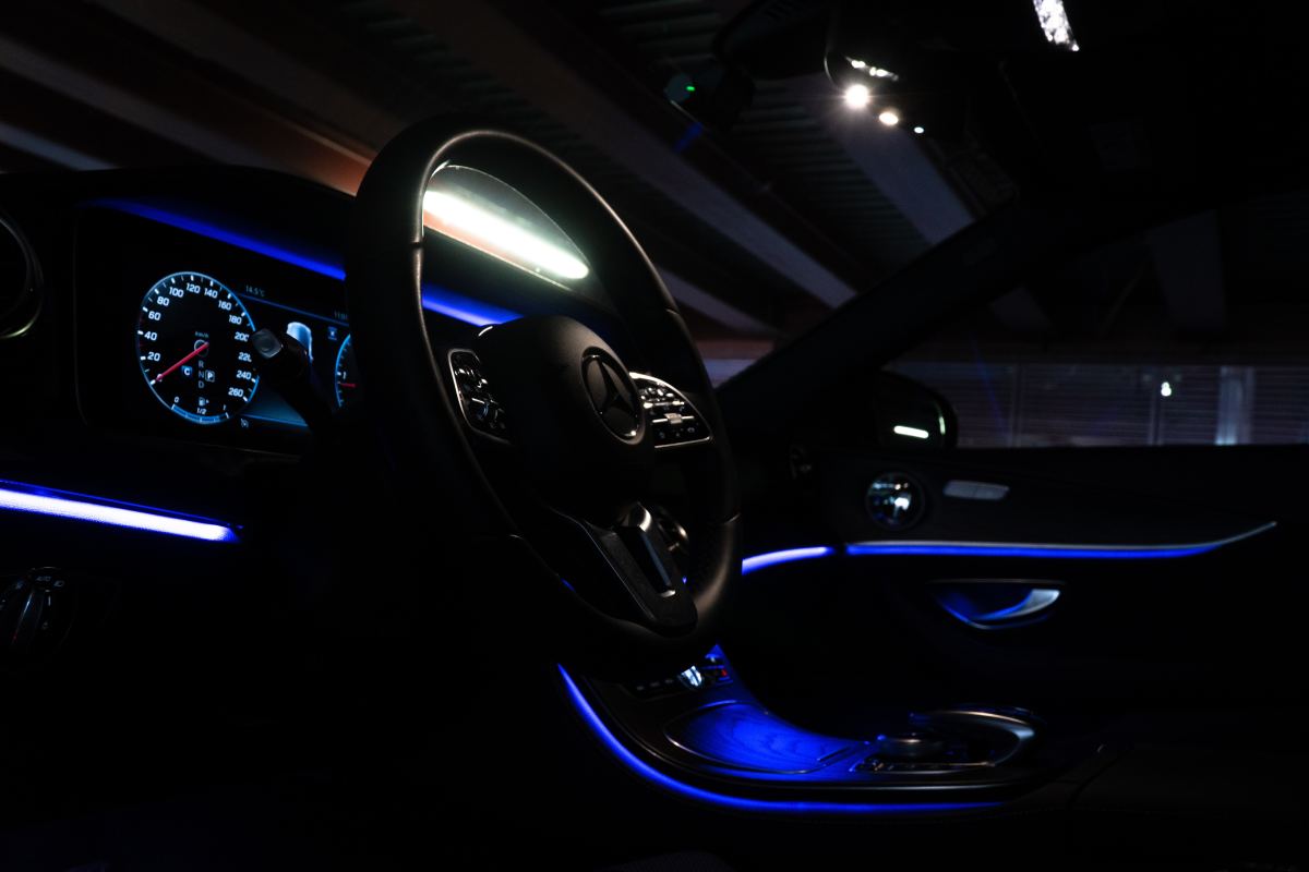 The Futuristic Interior of New Mercedes Feels Like Driving a Spaceship ...