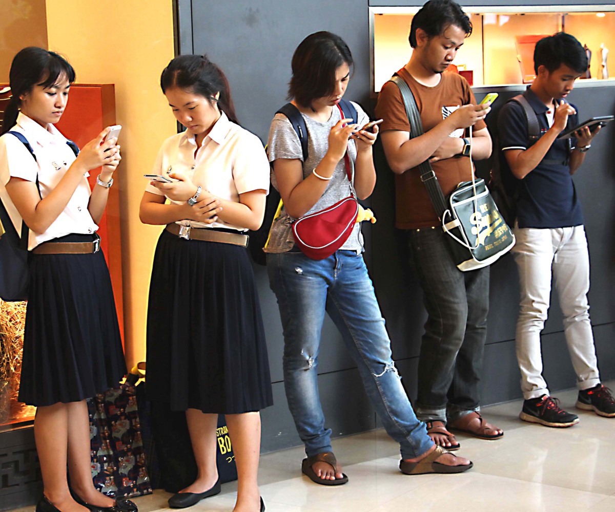 The Domination of the World by Smartphone - The Evidence in Photos ...