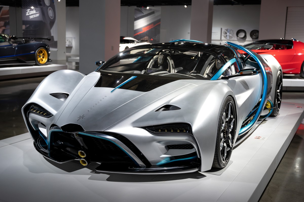 Woman Shows off a Hydrogen Powered Supercar With a Design That’s ...