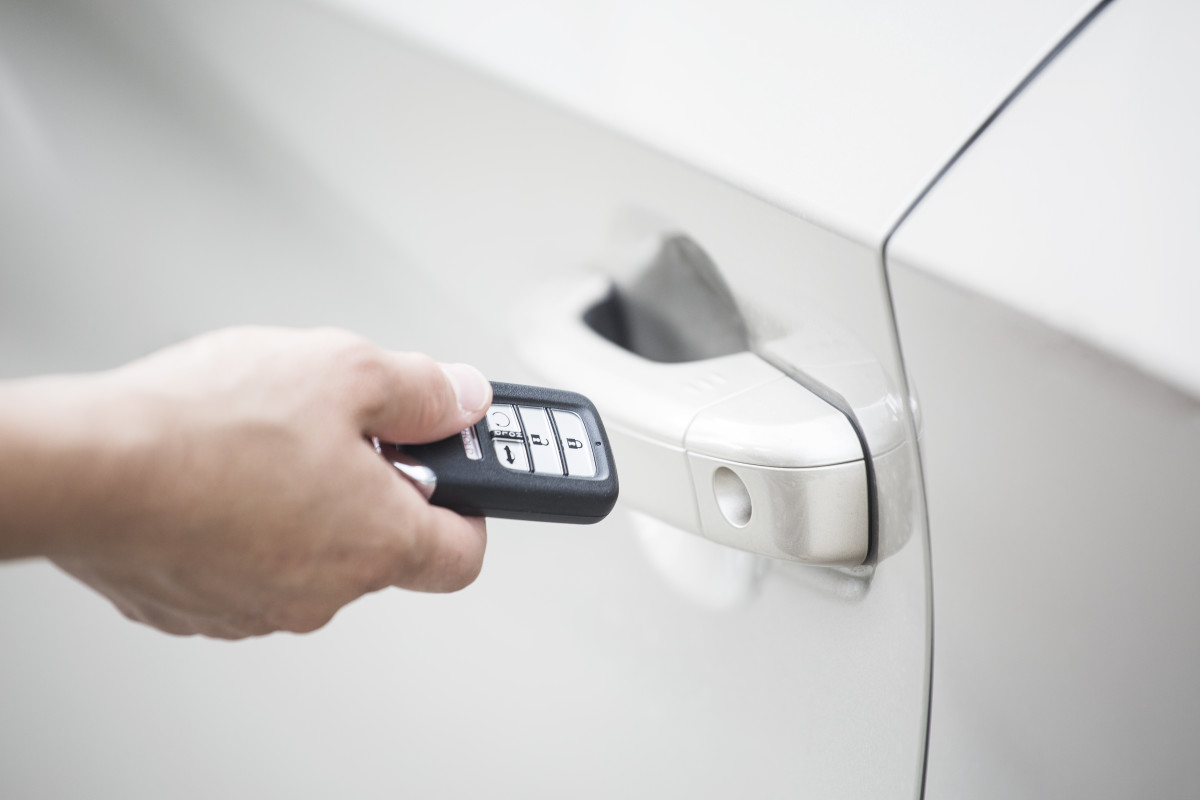 Man Warns How Easy It Is for the Flipper Zero to Hack Any Car Key Fob ...