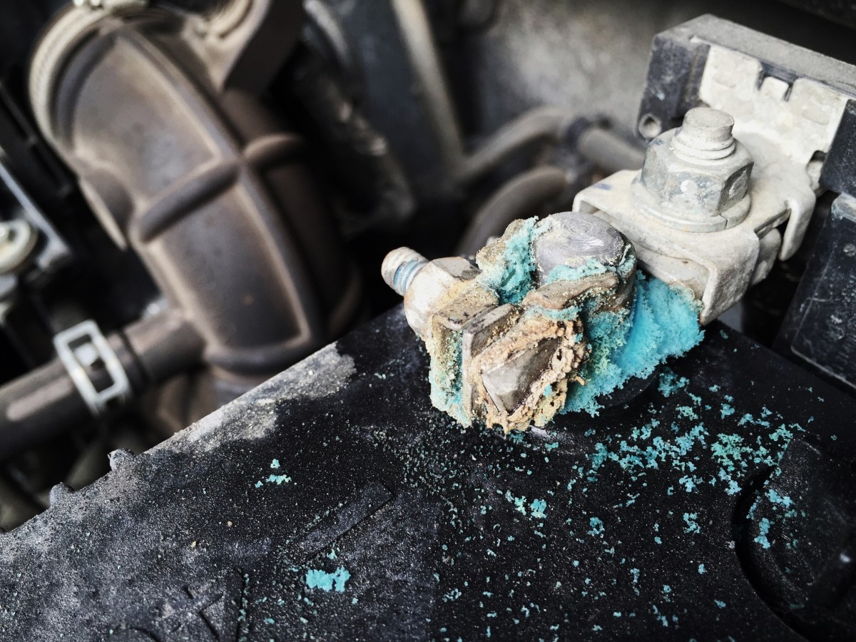 Auto Expert’s Jaw-Dropping Hack for Cleaning Battery Corrosion Amazes ...