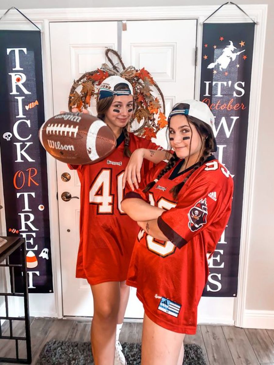 88+ Fun and Easy Halloween Costumes for Besties - HubPages