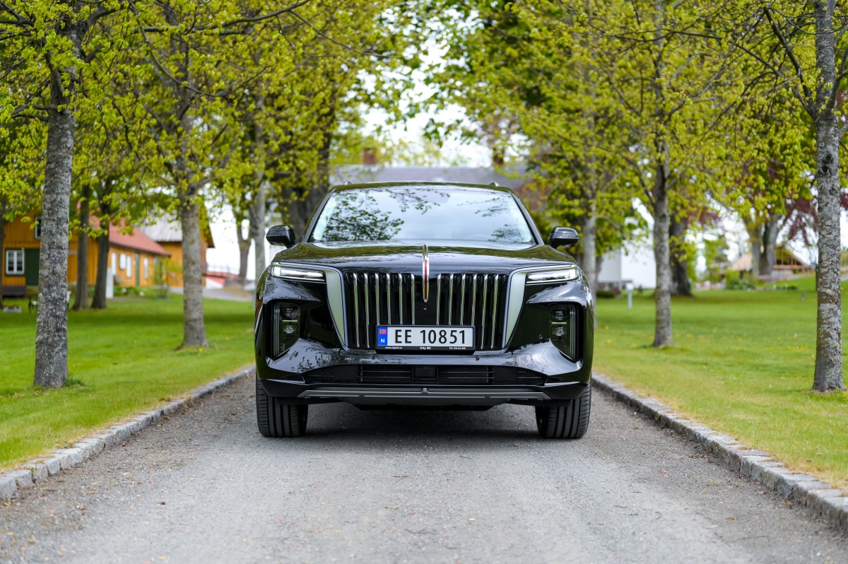 Man Previews the Ultra Luxurious Chinese Car That’s Expected To Give ...