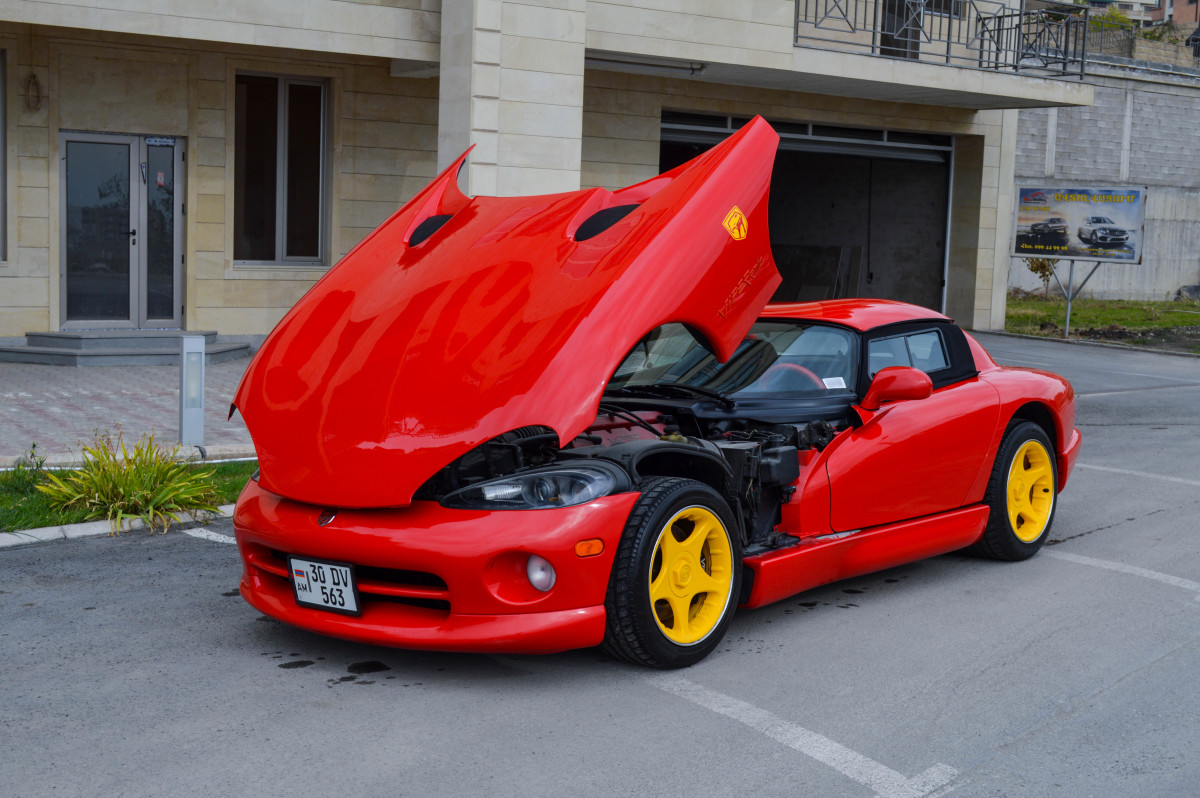 Car Expert Tells the Story of the Vintage Dodge Viper ‘Widowmaker,’ the ...