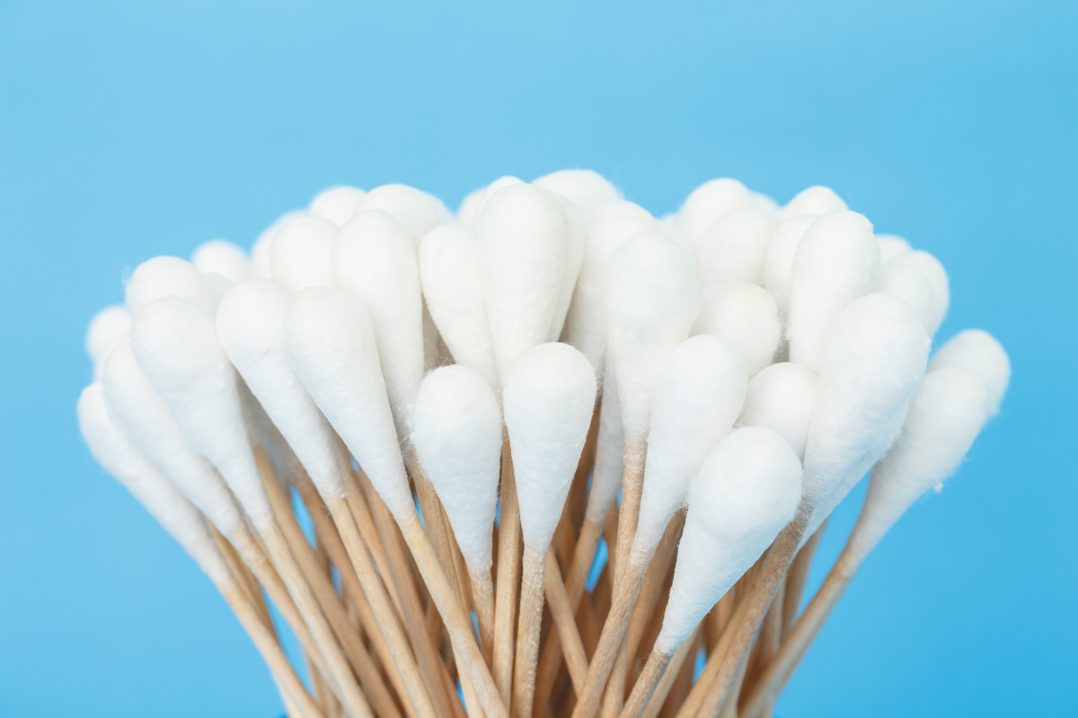 Woman Shares How Q-Tips Can Be Used for This Easy Car Cleaning Hack ...