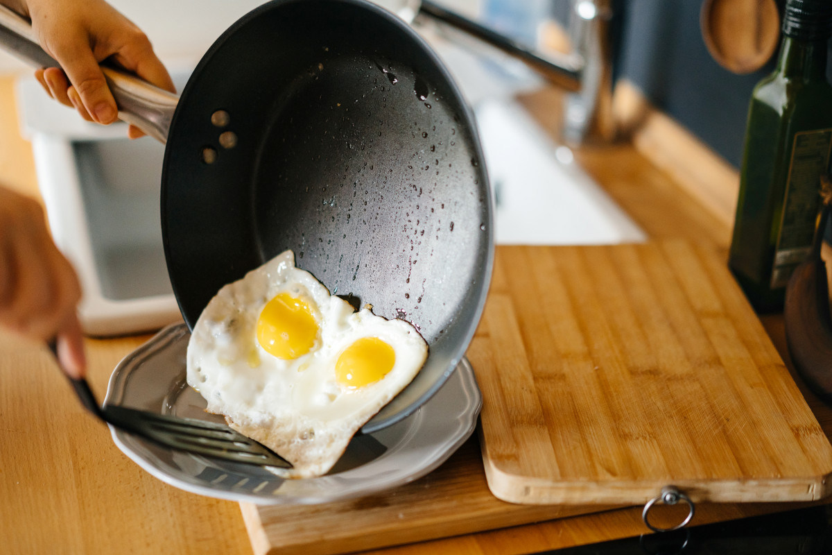 Man's Attempt to Fry an Egg in the Arizona Sun Is a Sight to Behold ...