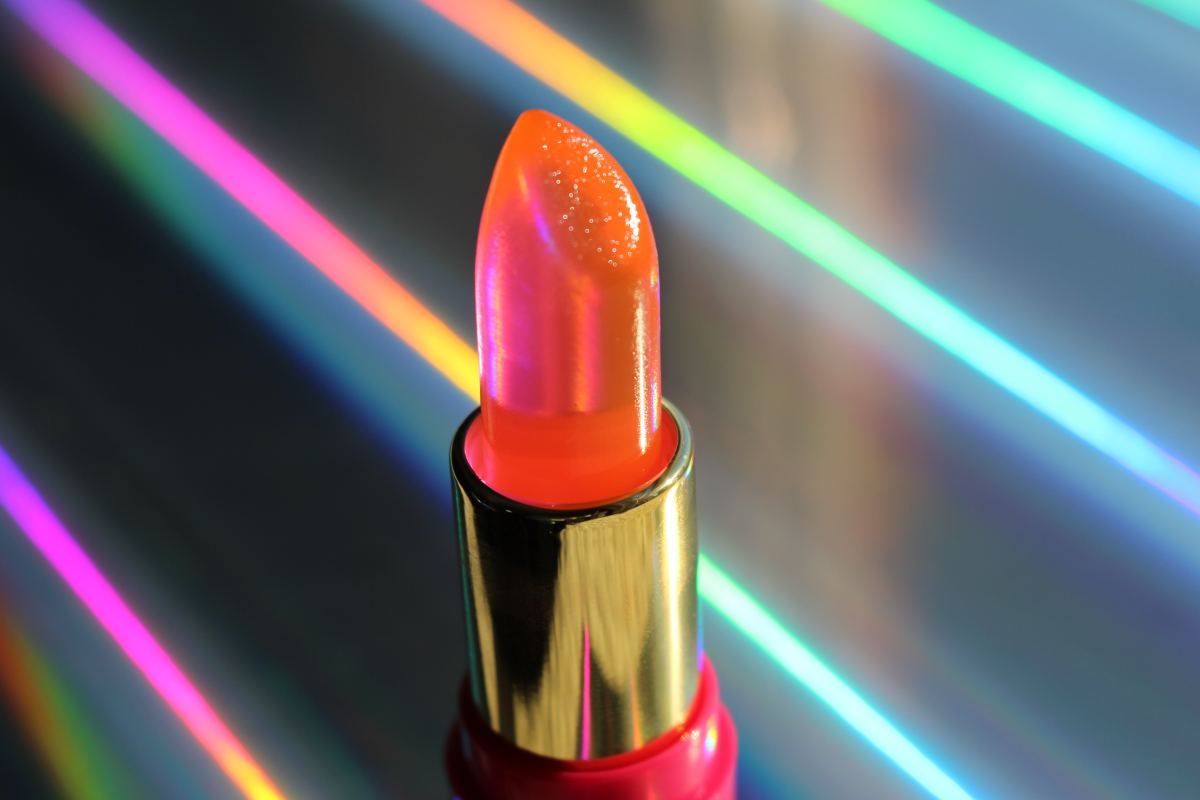 Stepdad Happily Lets Stepdaughter Put Pink Lipstick On Him In Front Of
