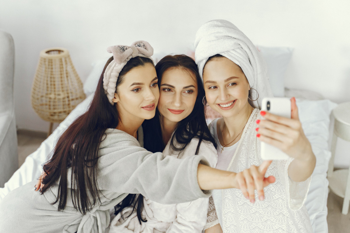 Lose the Booze? Here are Fun Alcohol-Free Activities to Do With Friends ...