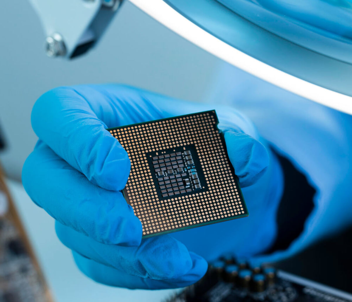 Intel Chip Maker Makes an Investment in Europe and Poland - HubPages