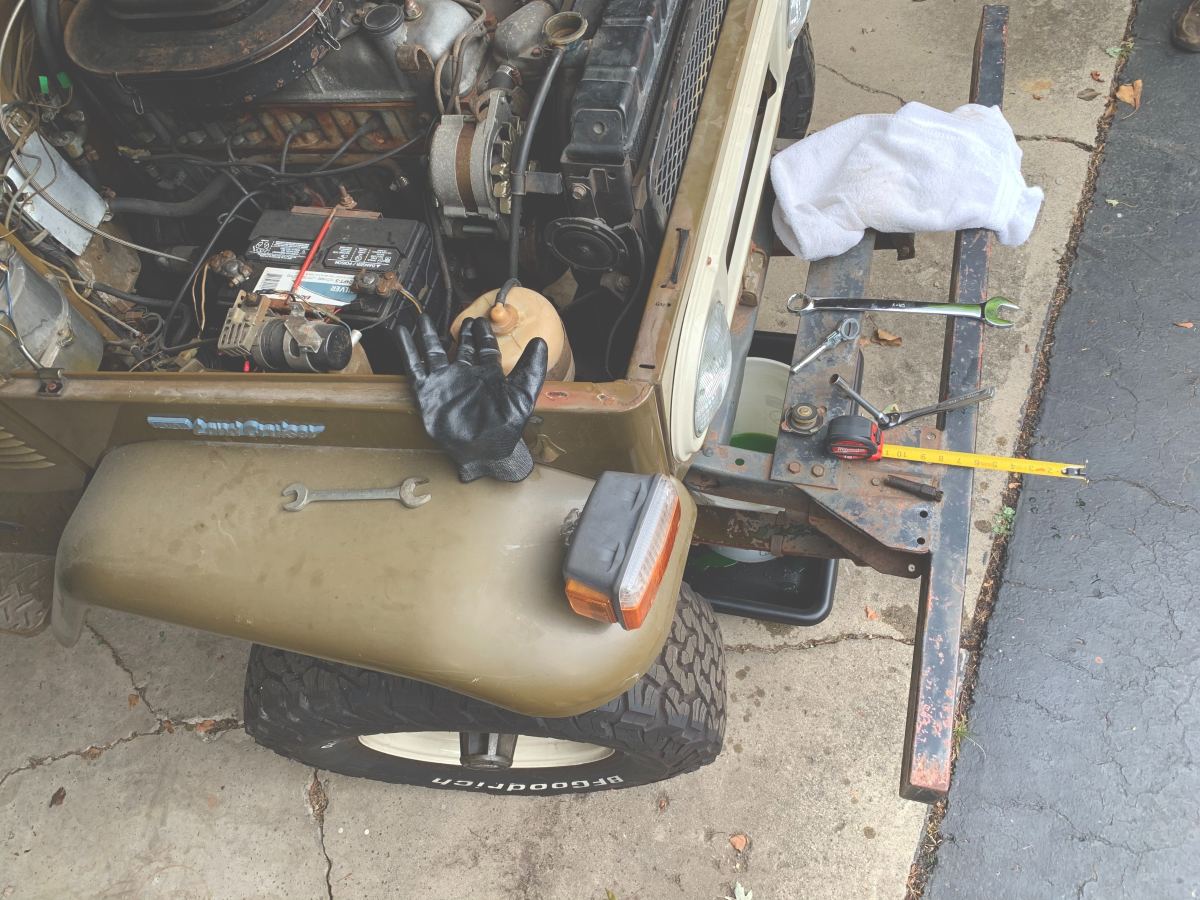 Expert Car Mechanic Shares the Most Dangerous Car Maintenance Task To ...