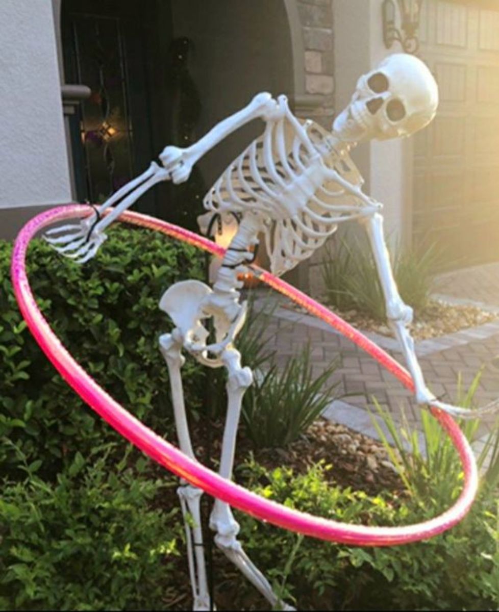 40+ Spooktastic Skeleton Halloween Decoration Ideas for Front Yard ...