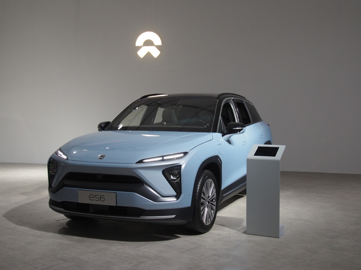 Meet the Ocean: A Fully Electric SUV With a Roof That’s Also a Charging ...