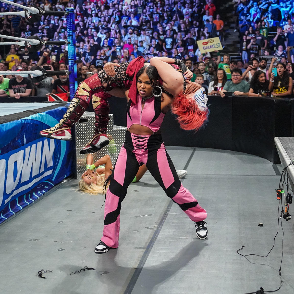WWE Friday Night Smackdown: The Bloodline Civil War Has Begun Plus More ...