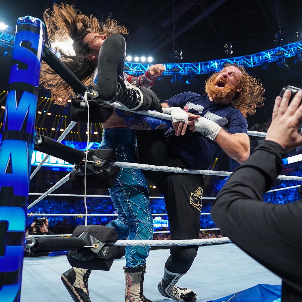 WWE Friday Night Smackdown: The Bloodline Civil War Has Begun Plus More ...
