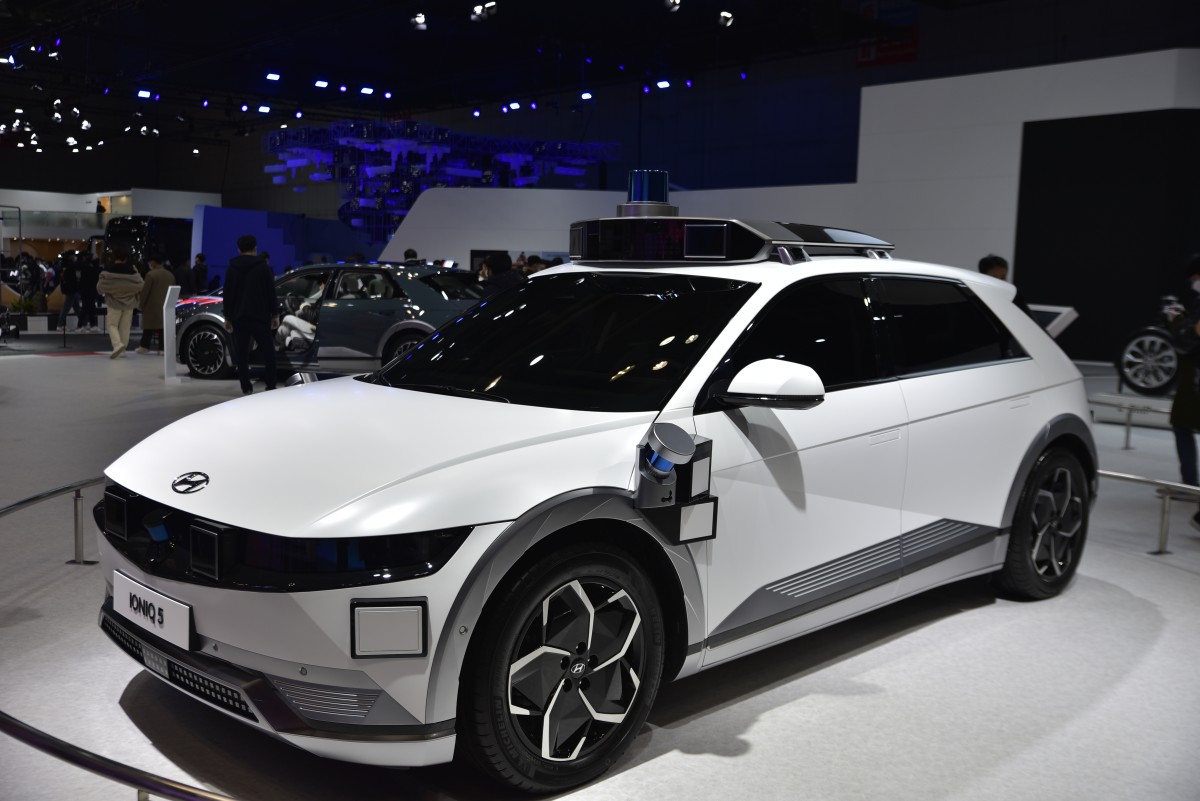 Woman Shows off the Hyundai’s Impressive New Electric SUV - The Ioniq 5 ...