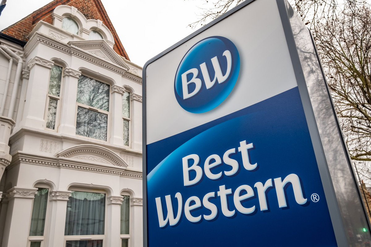 Spaced-Themed 'Best Western' Hotel Room in Canada Is Straight Out of a ...