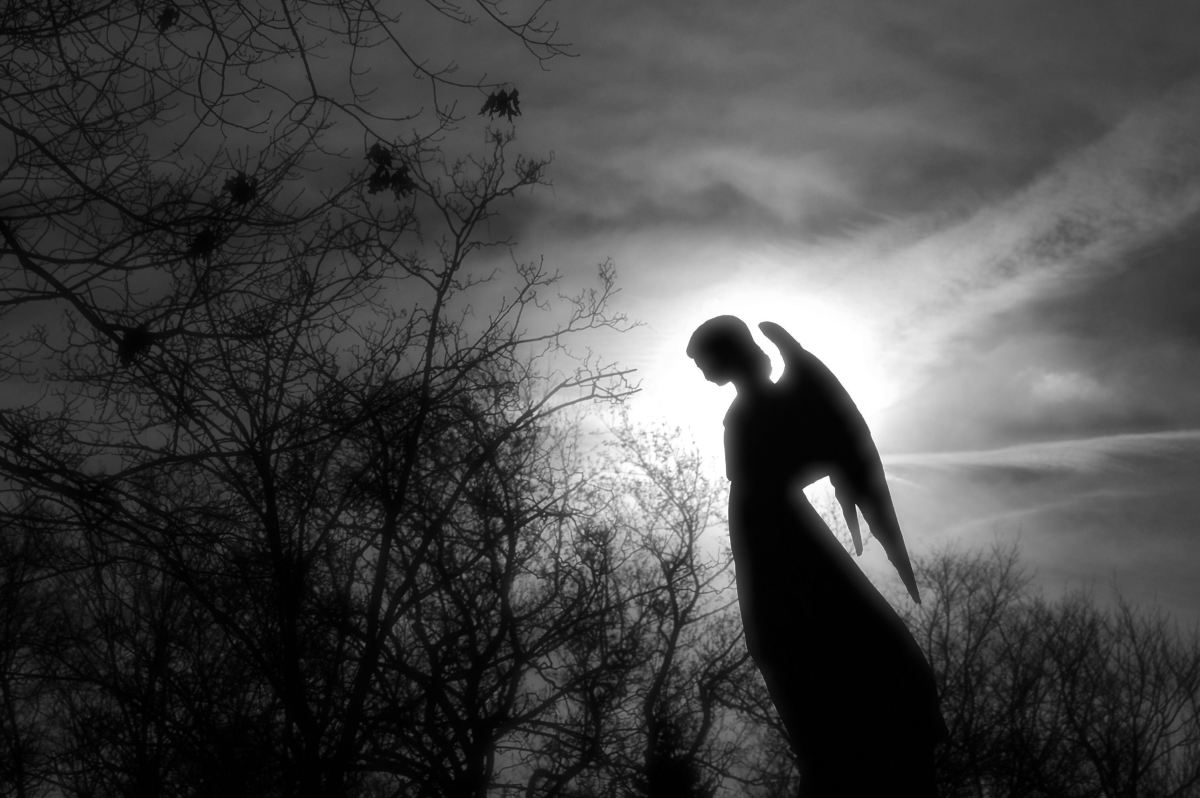 There Are Many Unnerving Urban Legends Behind This Cemetry Angel ...