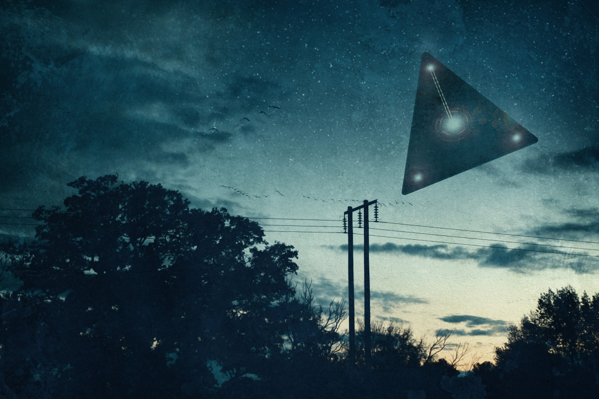 Connecticut Woman Captures Triangle Shaped UFO on Camera - HubPages