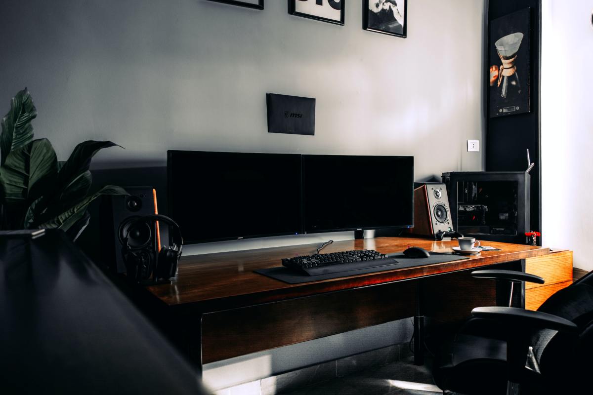 70+ Minimal Desk Setup Ideas - HubPages