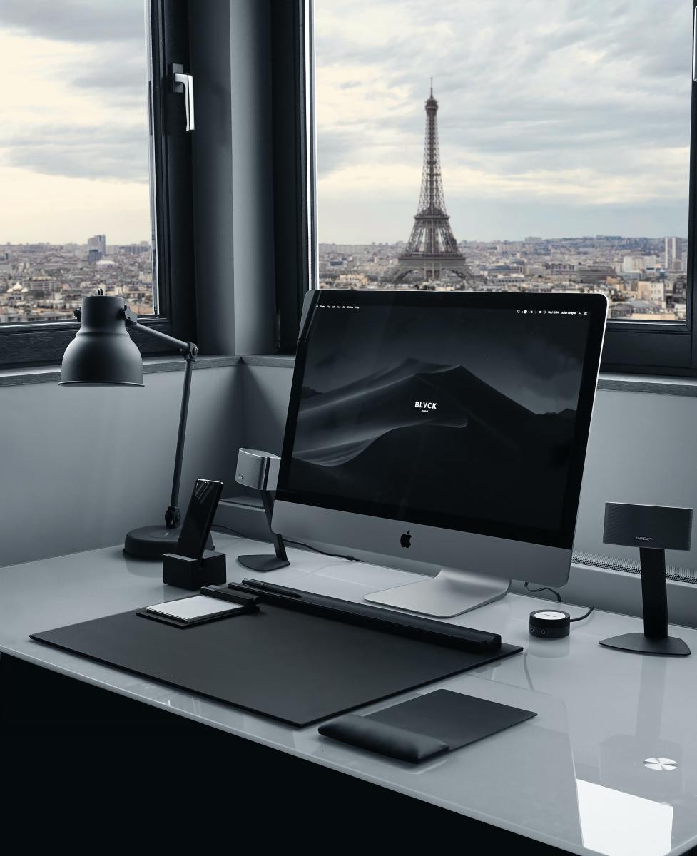 70+ Minimal Desk Setup Ideas - HubPages