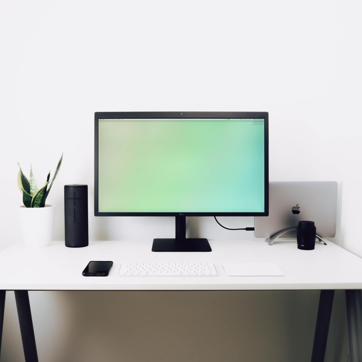 70+ Minimal Desk Setup Ideas - HubPages