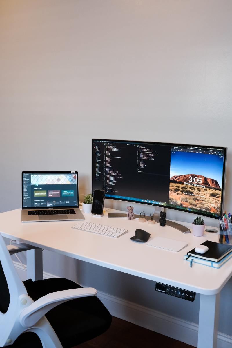 70+ Minimal Desk Setup Ideas - HubPages
