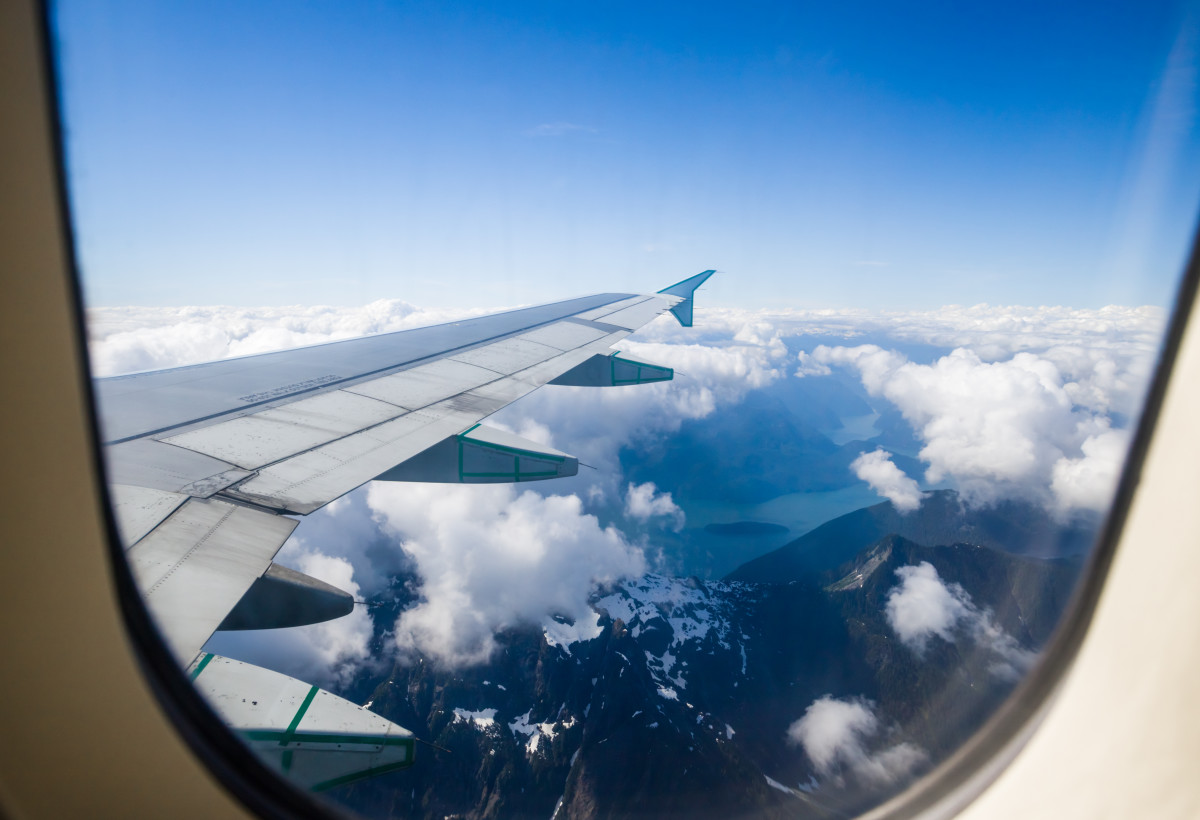TikTok 'Airplane Window Hack' Makes for a Pretty Cool Vacation Memory ...