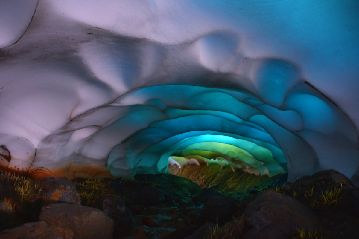 Photographer Captures Unbelievable Rainbow Ice Caves at Mt. Rainier ...