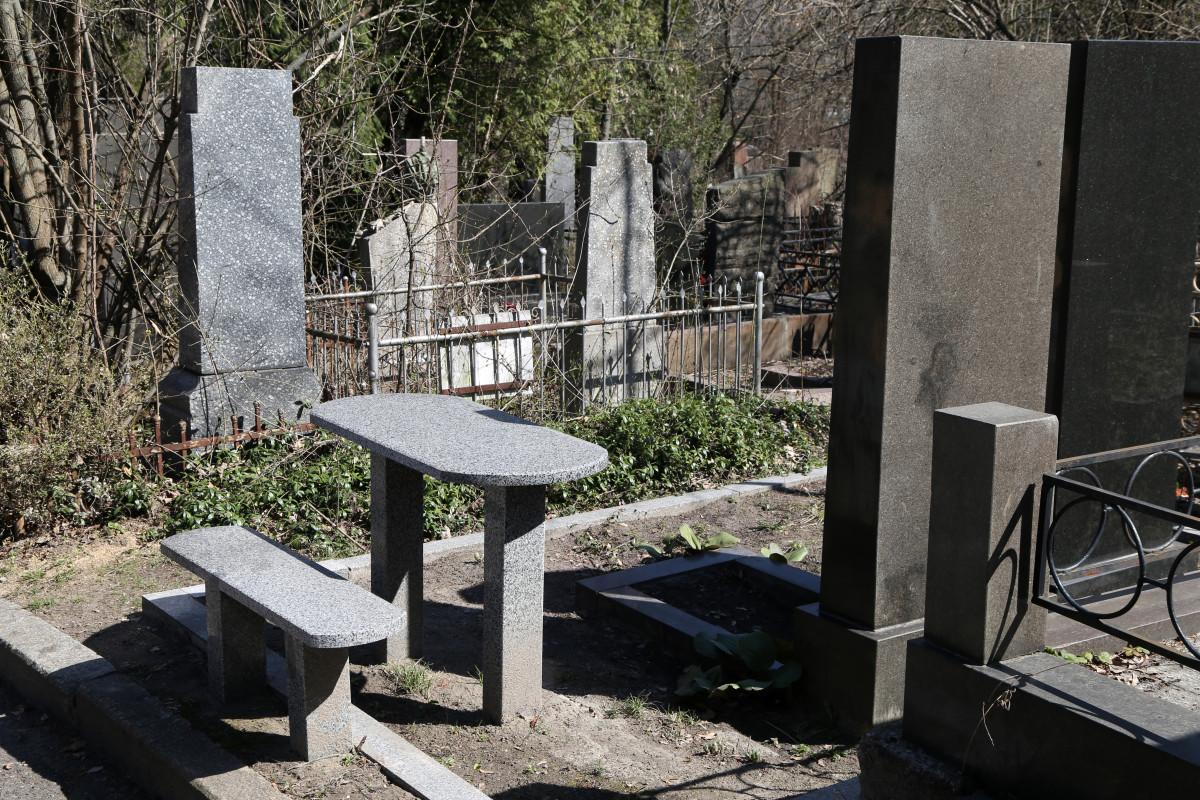 You Can Actually Play Checkers On the Virginia Grave of this Famous ...