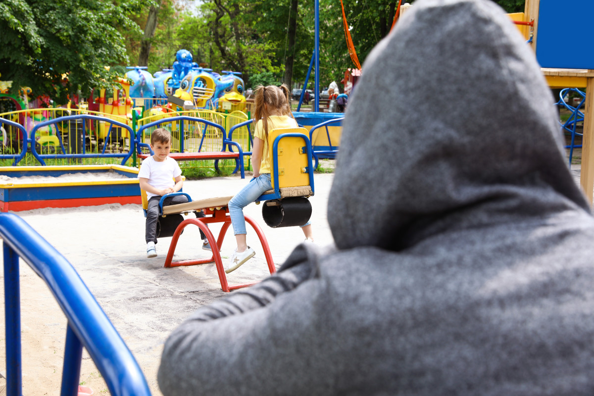 Mom Brilliantly Explains to Kids How To Spot a Bad Adult - WeHaveKids News