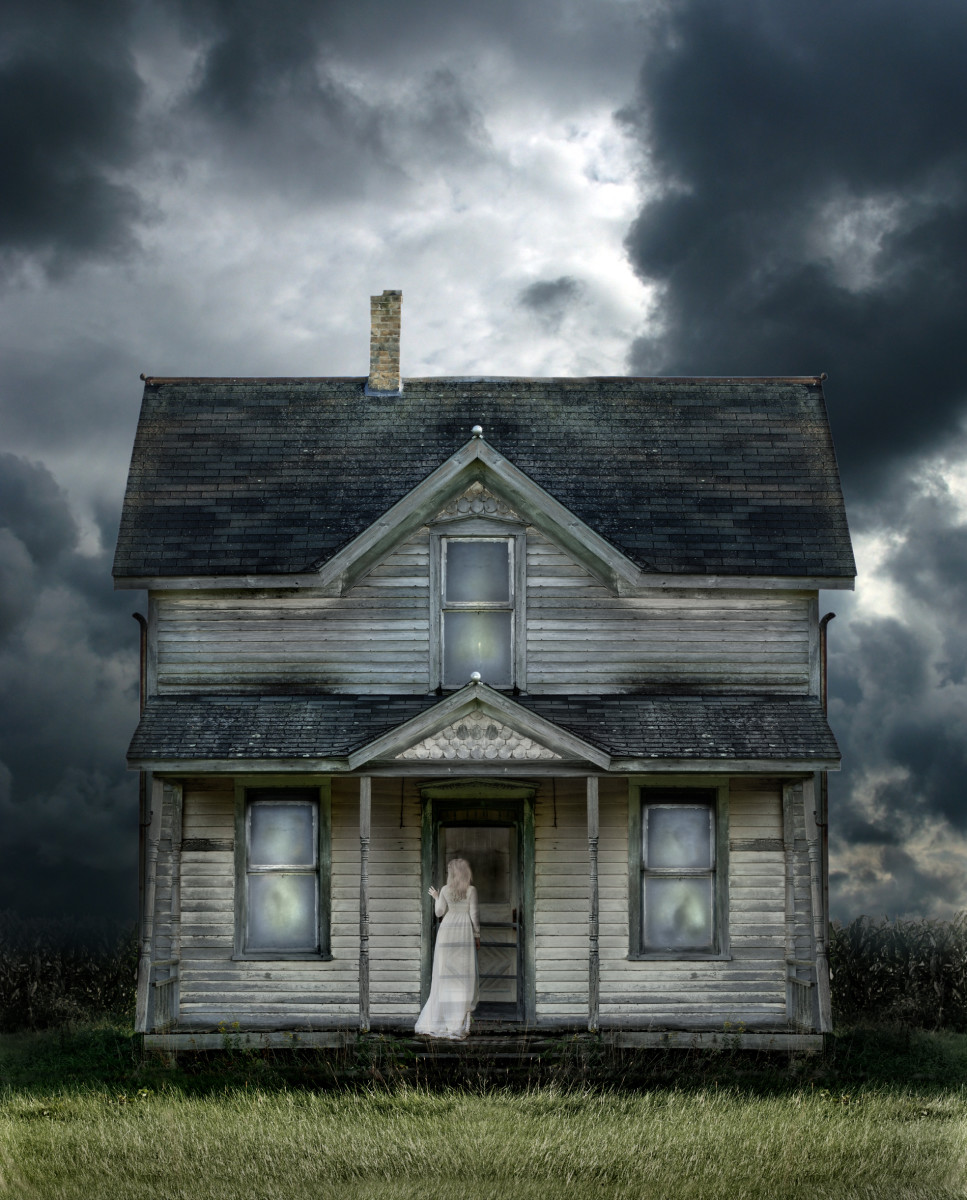 Woman Captures Farmhouse Haunting In Broad Daylight - HubPages