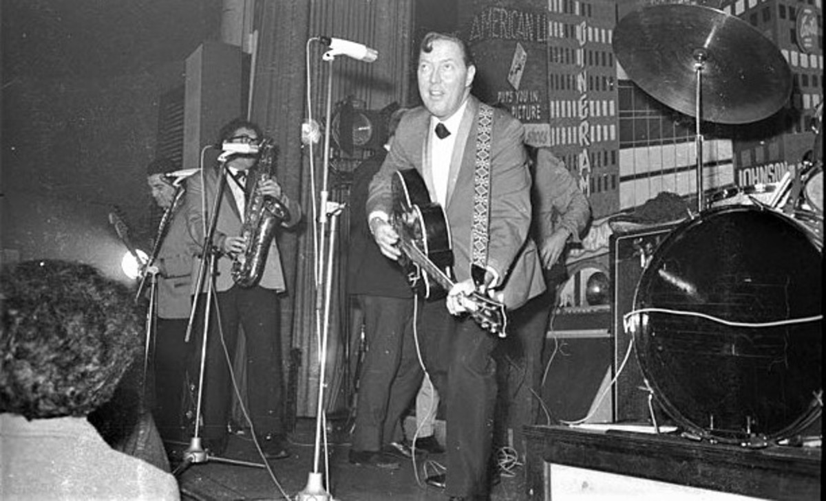 Near Me 2/mo - Finance Horror Trivia Card Game - Test Your Knowledge Of ...